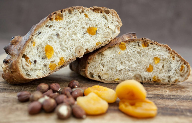 Pain louise abricots noisettes 3+1 | Site Merci Oscar!